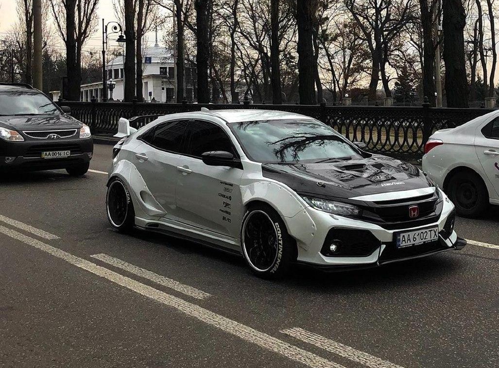 В Киеве засветился броский Civic, тюнингованный в стиле Liberty Walk ...