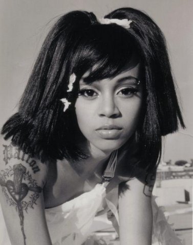 Classify singer Lisa Lopes of TLC